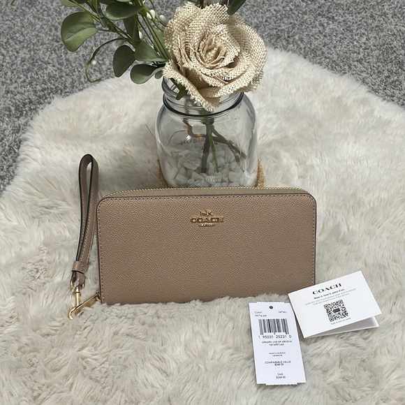 Coach | Bags | Coach Continental Large Pebbled Leather Wallet In ...